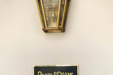 Custom Graphics Signs – Dave's Signs – We Serve Locally & Nationwide